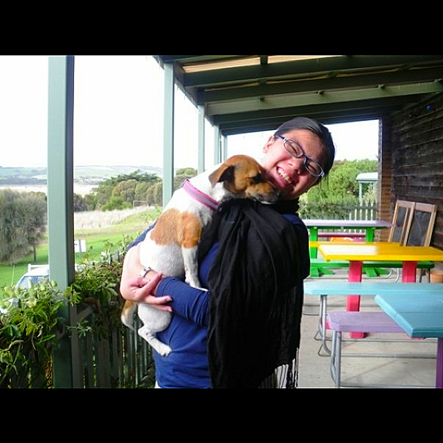 Howdy Mate! – EMOCHEE